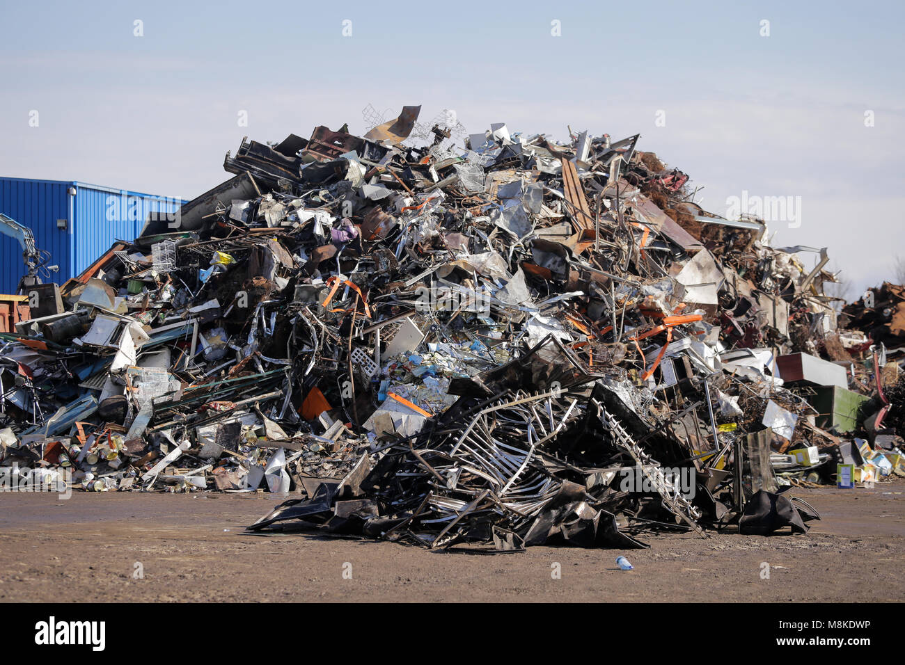 Junkyard vehicle hi-res stock photography and images - Alamy