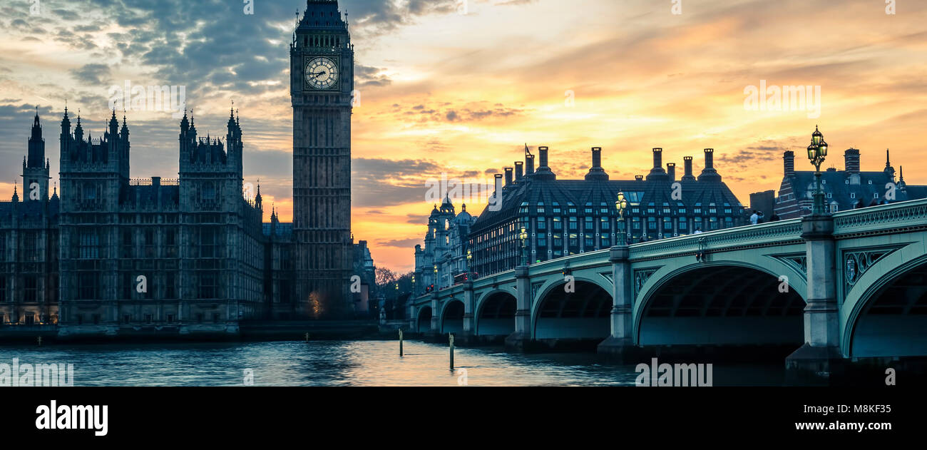 London evening sunset bus hi-res stock photography and images - Alamy