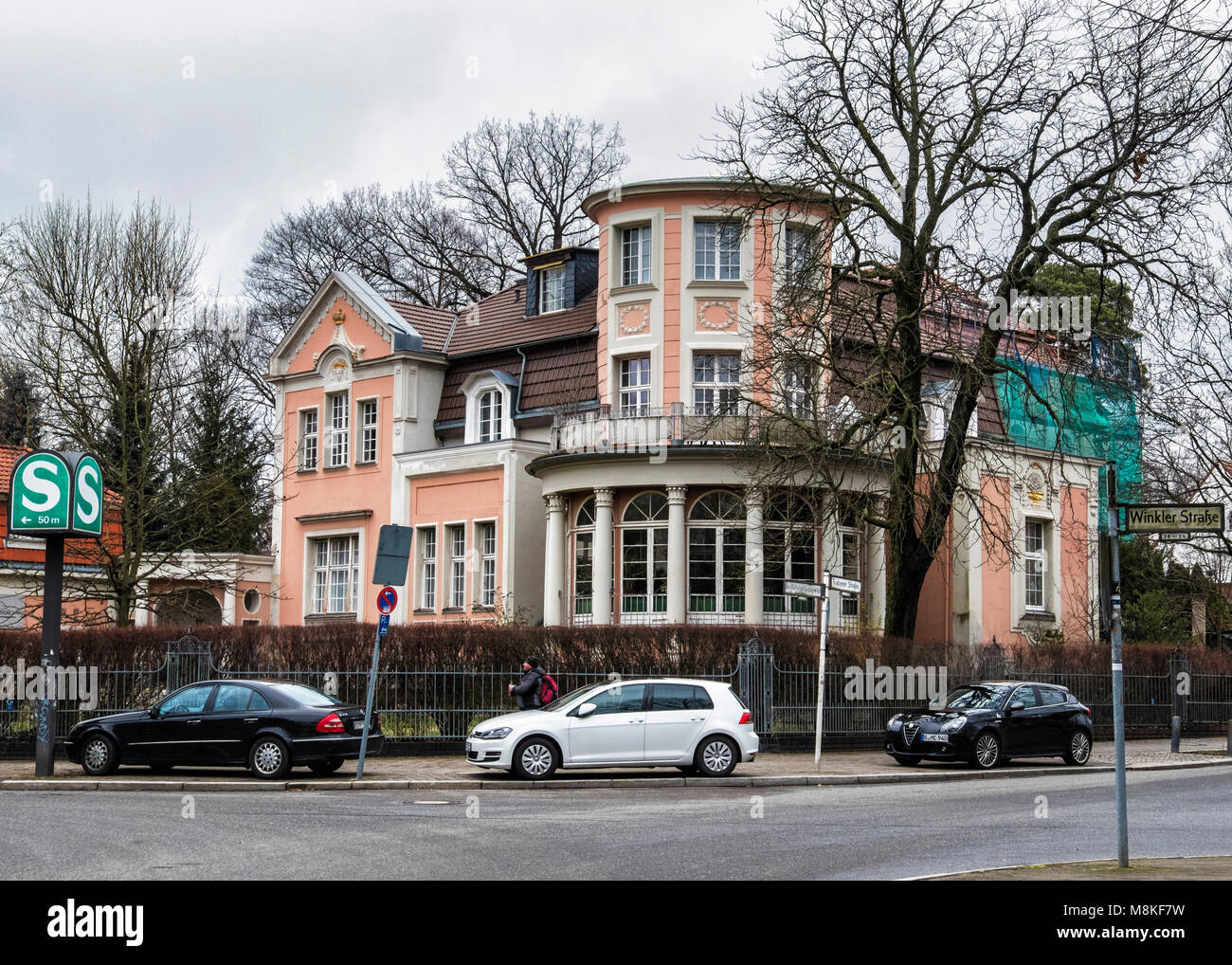 Berlin,Grunewald, Large mansions of wealthy residents line streets of ...