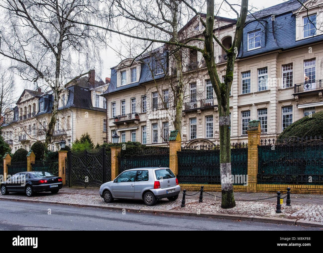 Berlin Grunewald Large Mansions Of Wealthy Residents Line Streets Of berlin-grunewald-large-mansions-of-wealthy-residents-line-streets-of