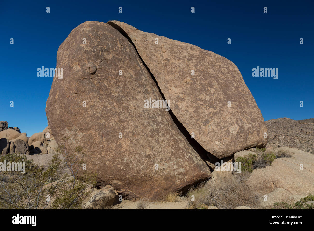 Split Rock , Joshua Tree National Park, California, USA Stock Photo - Alamy