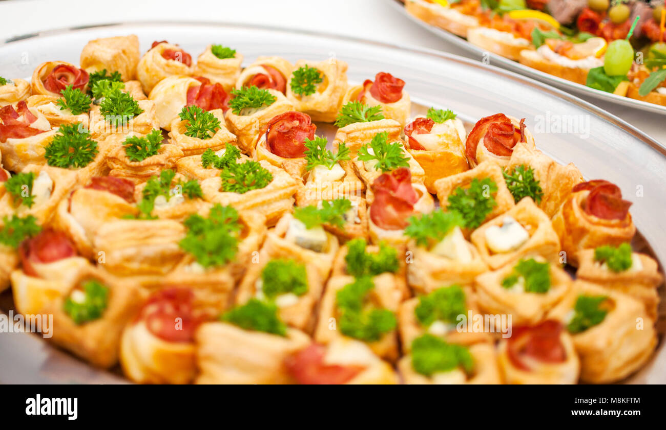 Furshet table hi-res stock photography and images - Alamy