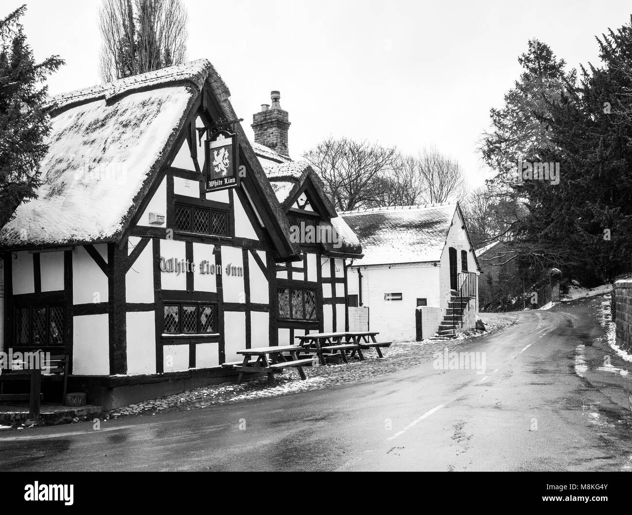 Uk village in winter snow Black and White Stock Photos & Images - Alamy