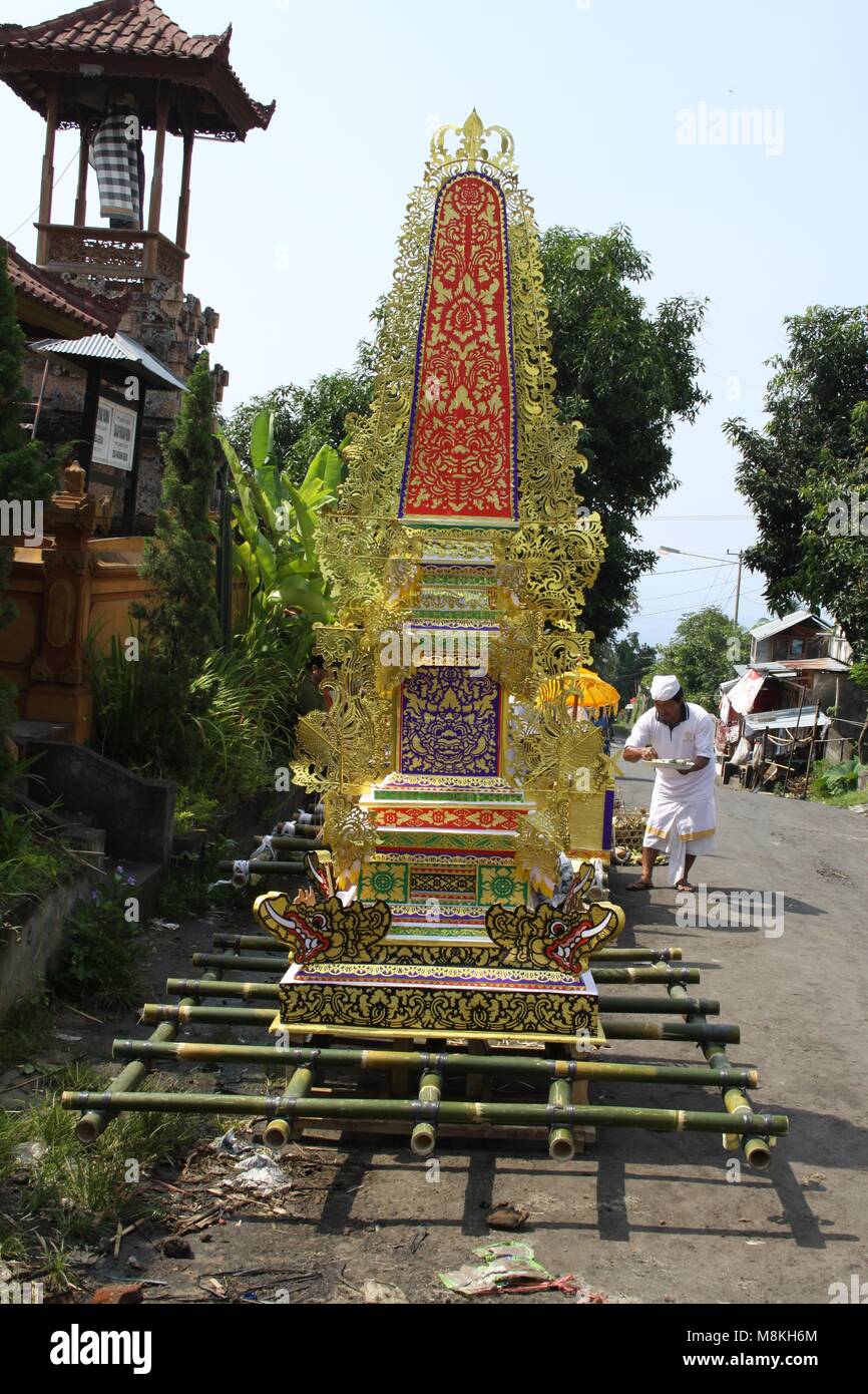 Hindu cremation ceremony on bali hi-res stock photography and images ...