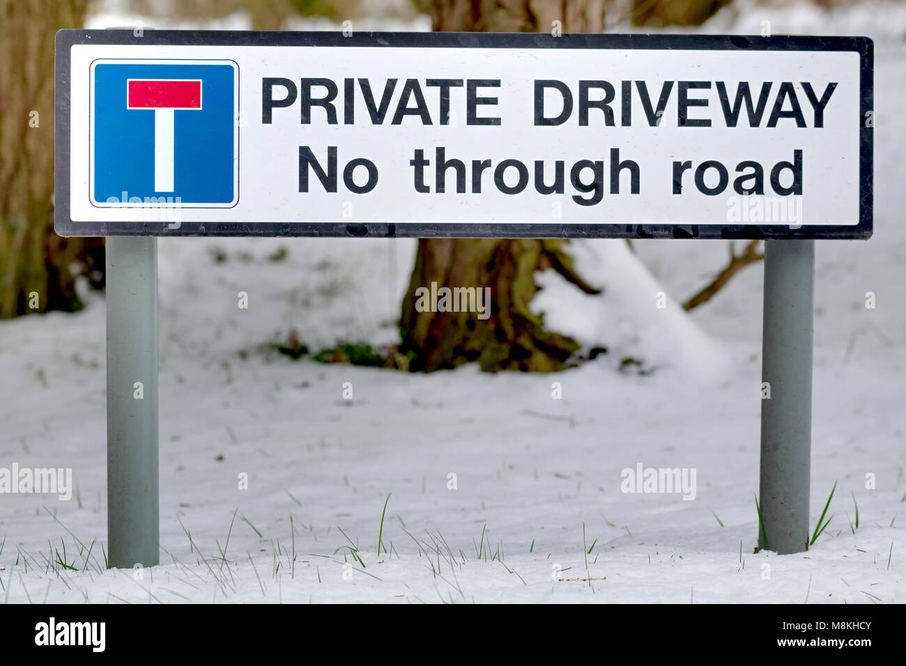 No through road sign hi-res stock photography and images - Alamy