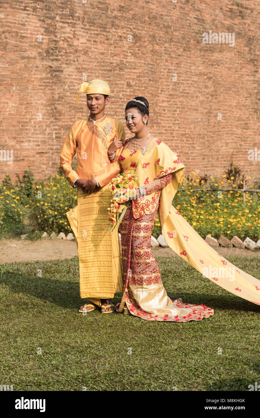 Wedding couple myanmar hi-res stock photography and images - Alamy