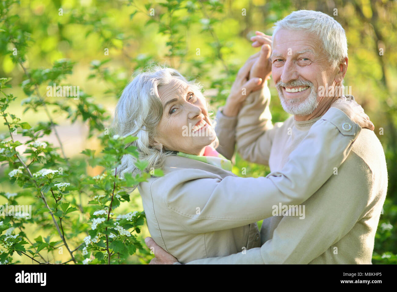 Couple hug dancing together hi-res stock photography and images - Alamy