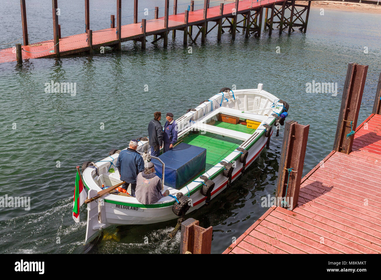 Ferry with passengers leaving harbor Helgoland to opposite island Dune ...