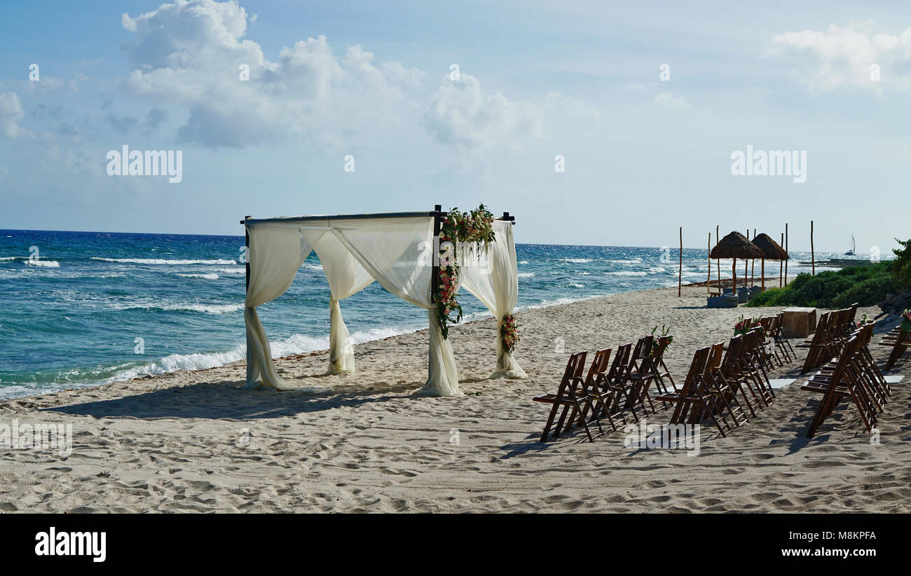 Beach wedding cancun hi-res stock photography and images - Alamy