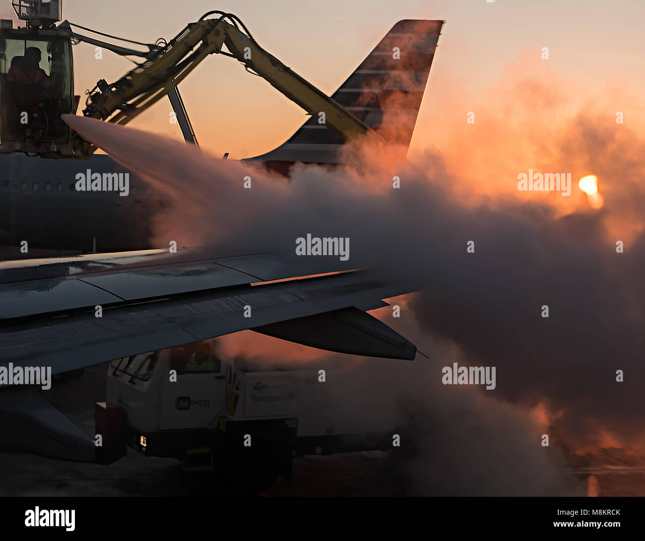 Airplane wing fluid hi-res stock photography and images - Alamy