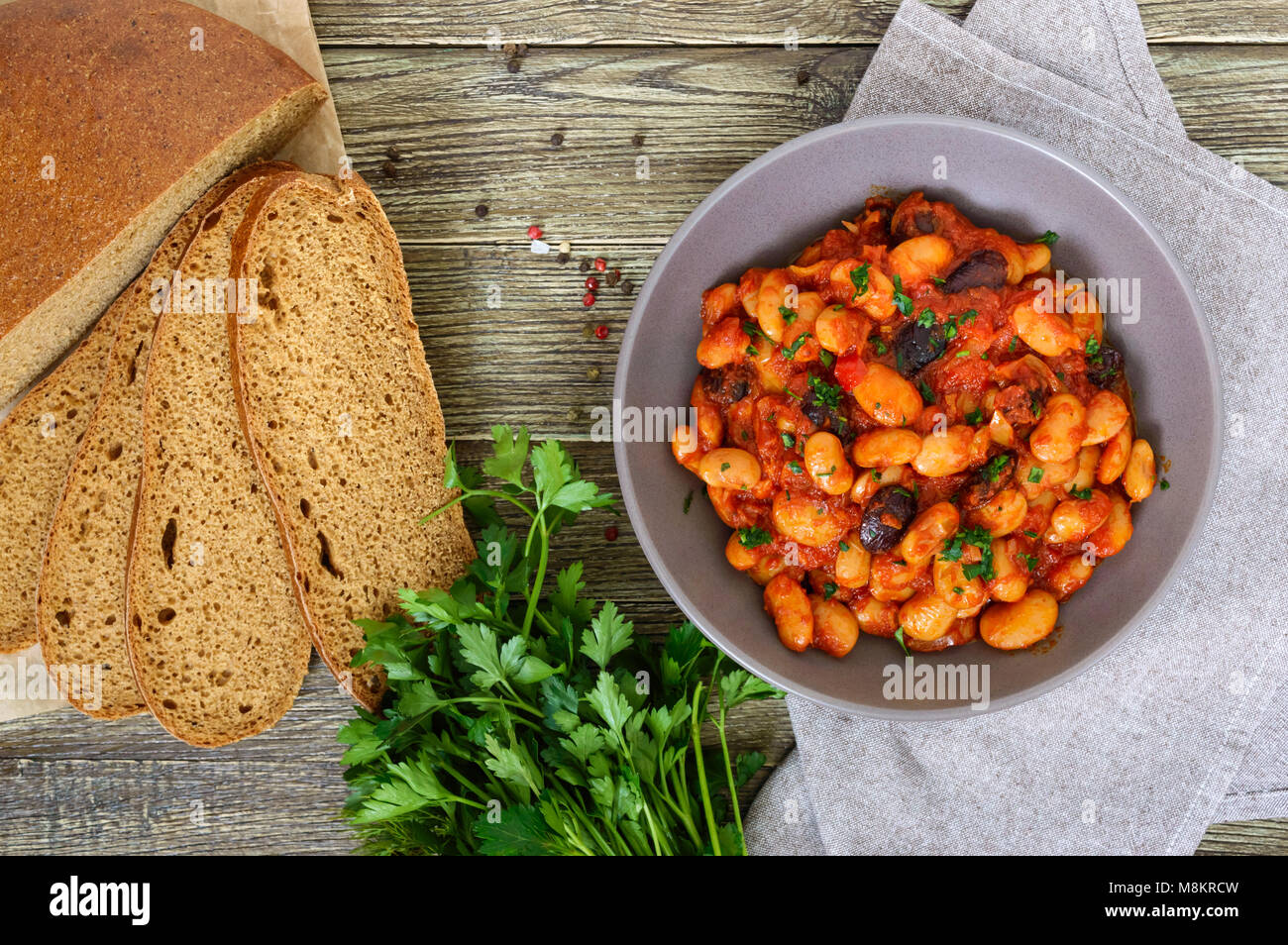 Baked beans on rye bread hi-res stock photography and images - Alamy