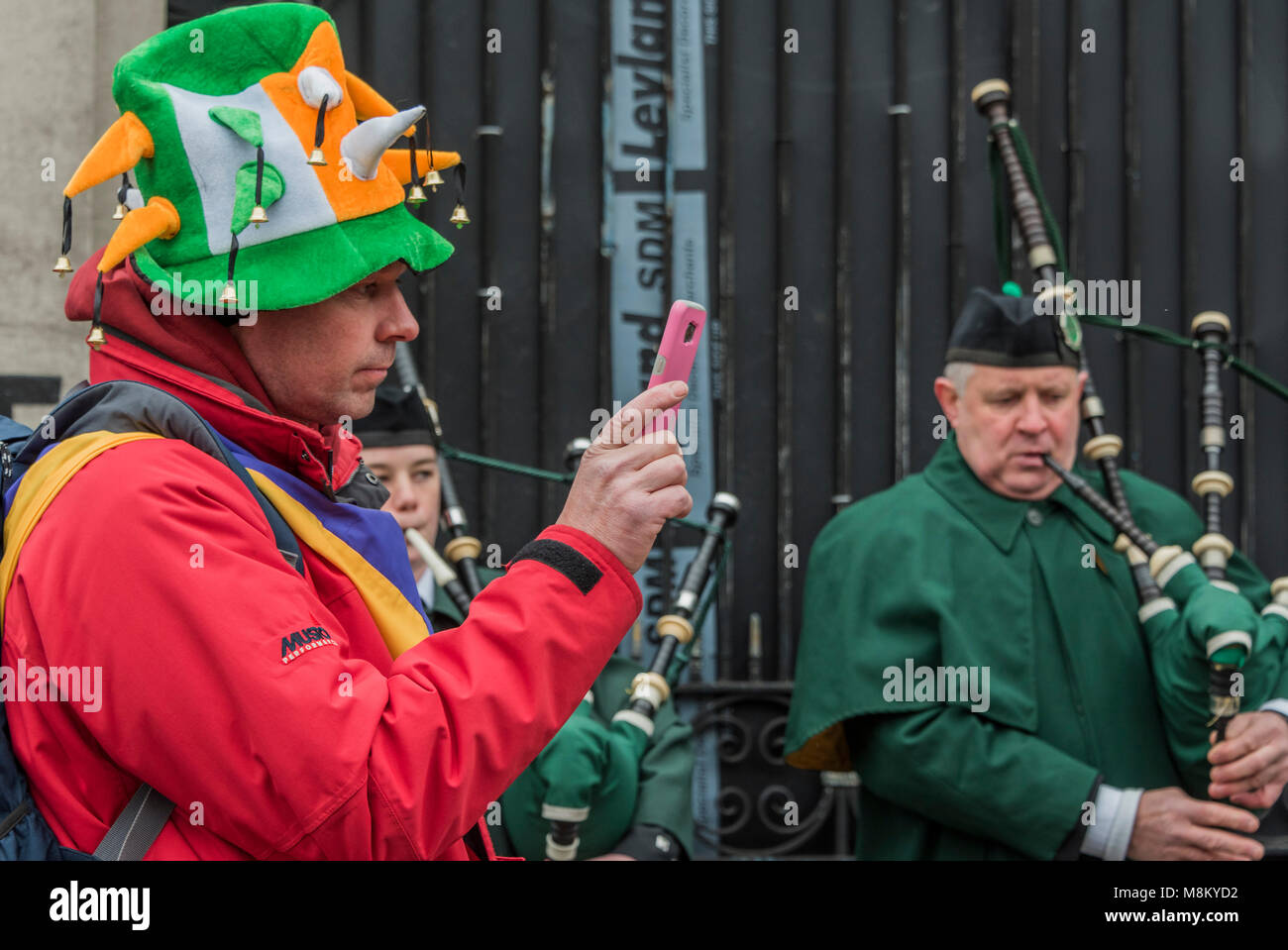 The St Coleman's Pipe Band from Ballindaggin - the London St Patrick's ...