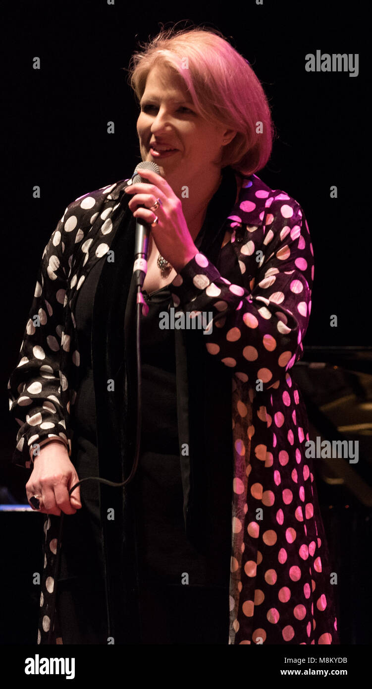 Singer aaaa7 radio presenter hi-res stock photography and images - Alamy
