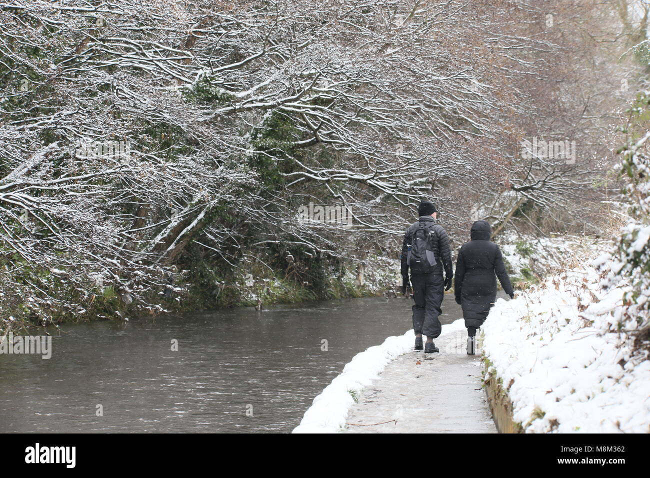 Dublin, Ireland. 18th march, 2018. People walk through snow and wind in ...