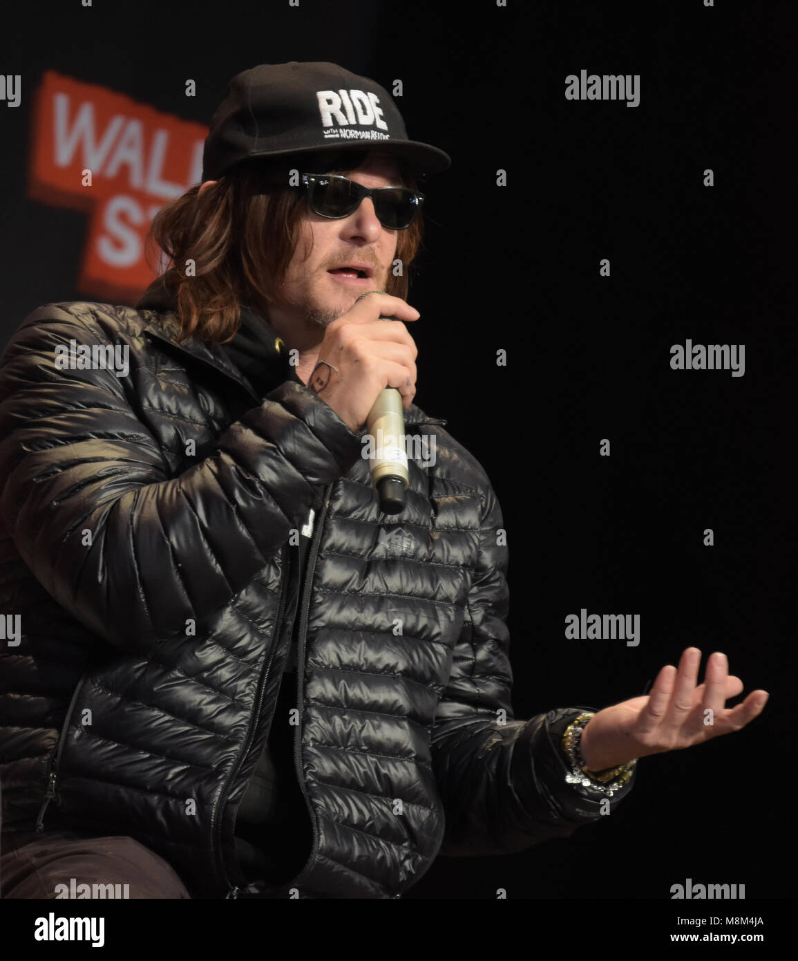 Norman reedus walking 2018 hi-res stock photography and images - Alamy