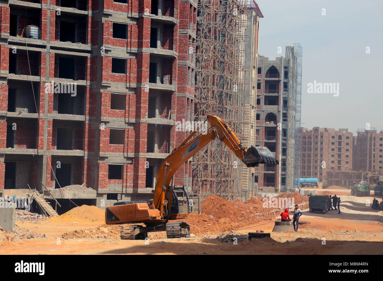 Cairo, Egypt. 18th Mar, 2018. Egyptian builders work at the ...