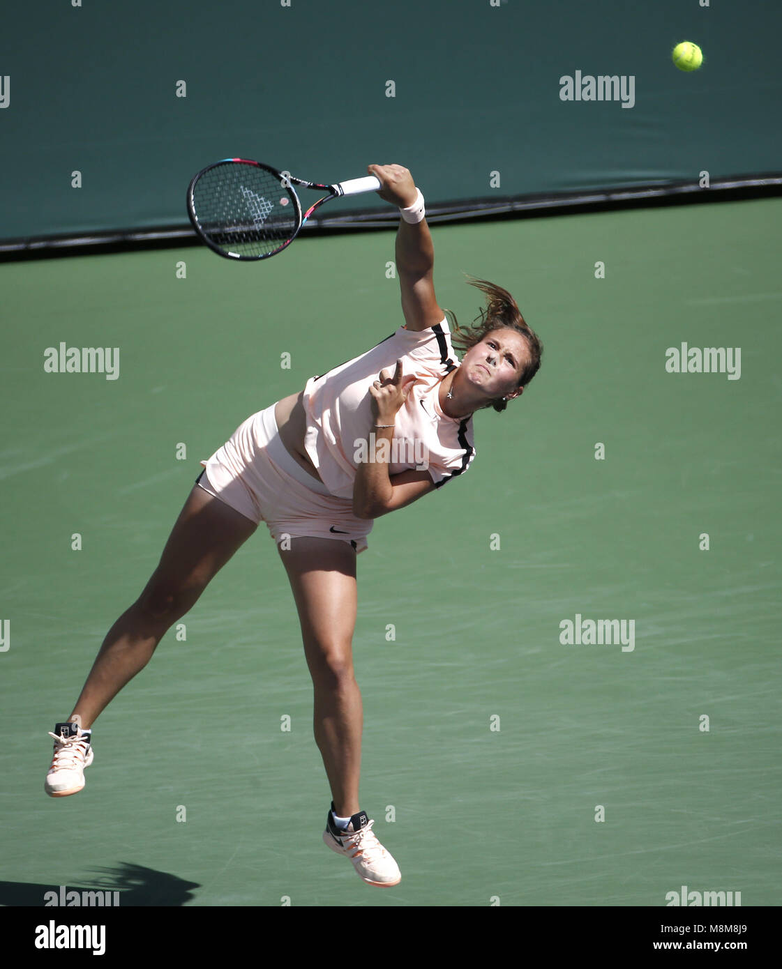 Los Angeles, California, USA. 18th Mar, 2018. Daria Kasatkina retunes a ...