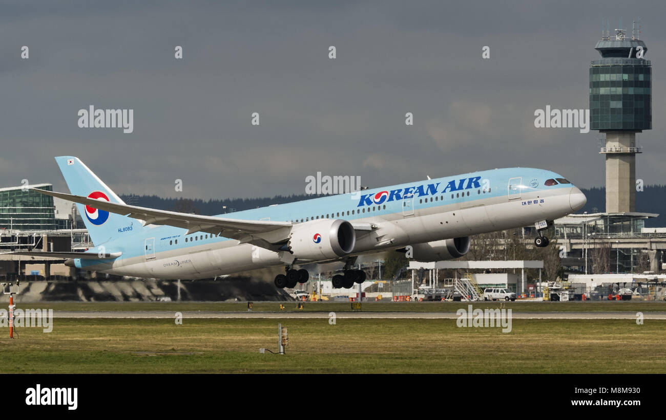 Richmond, British Columbia, Canada. 18th Mar, 2018. A Korean Air Boeing ...