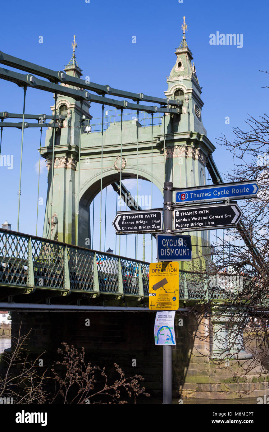 Hammersmith bridge road hi-res stock photography and images - Alamy