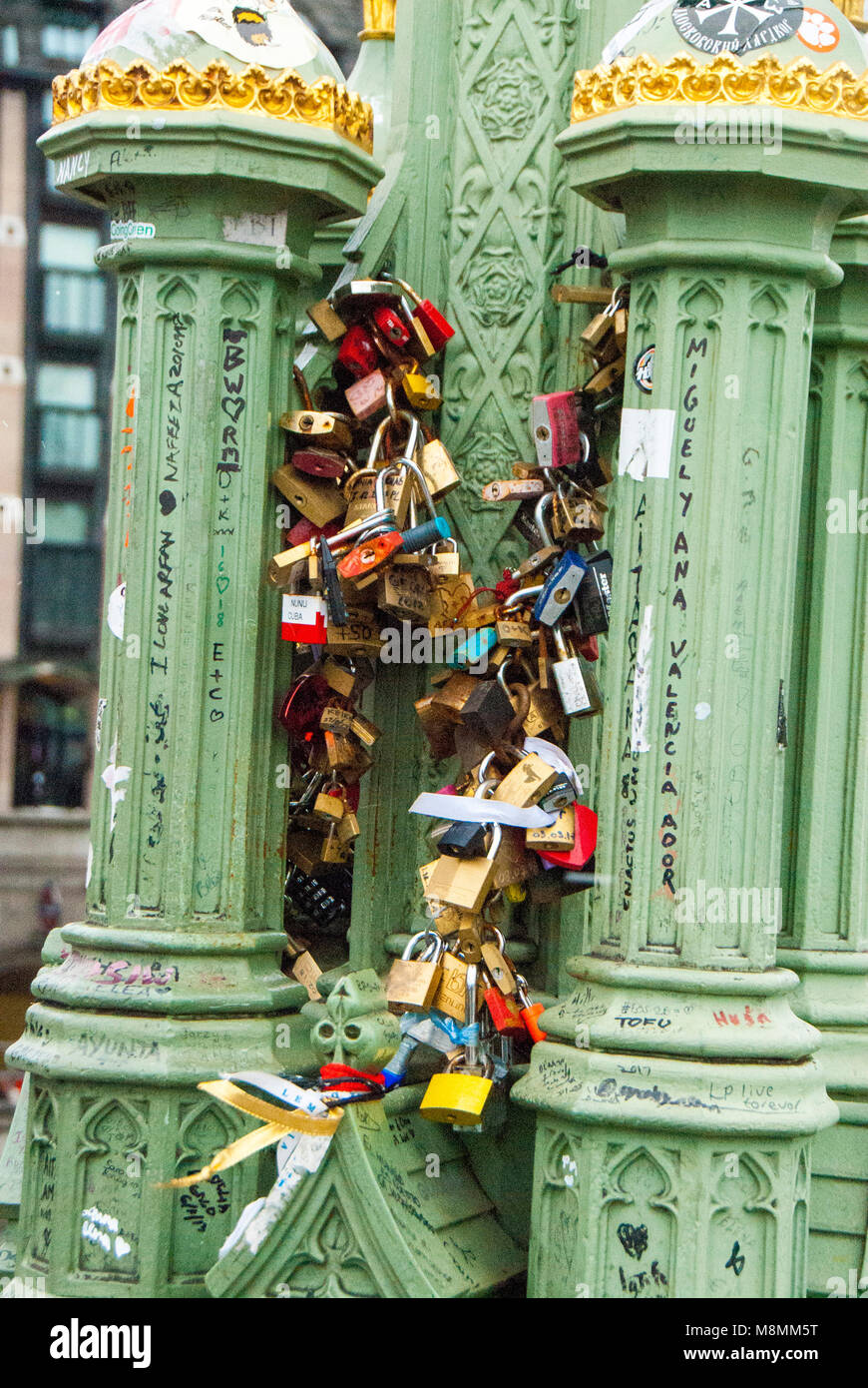Loving couples locked love locks hi-res stock photography and images ...
