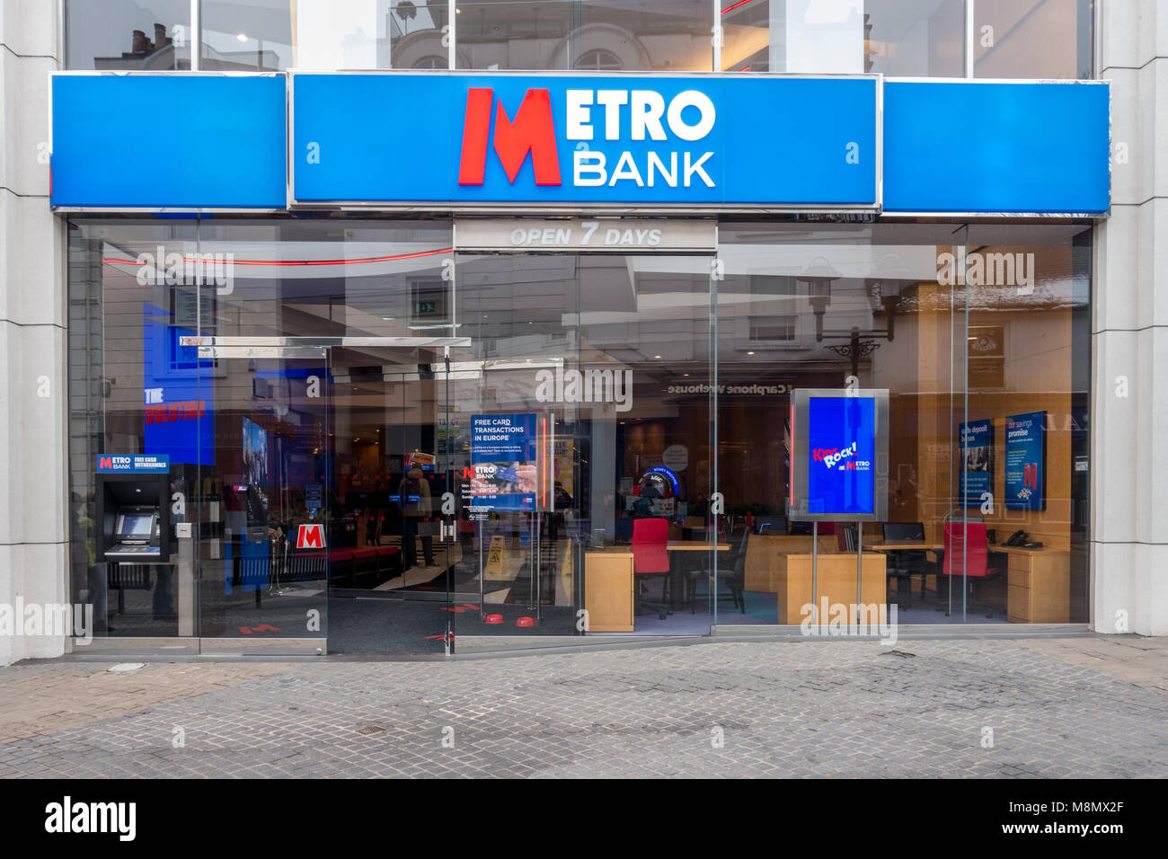 Bank branch shop storefront hi-res stock photography and images - Alamy