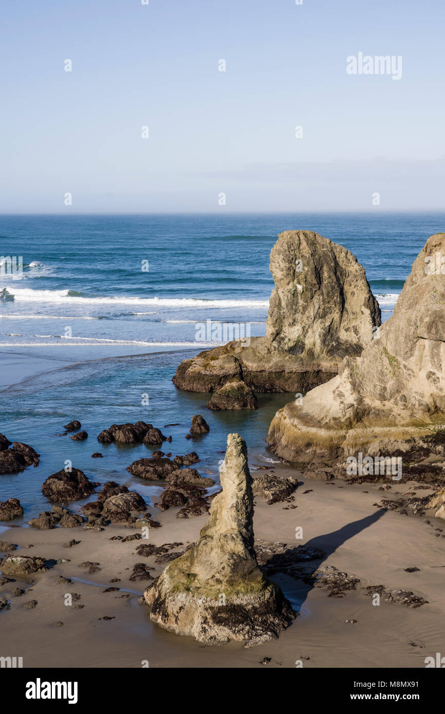 Face rock beaches hi-res stock photography and images - Alamy