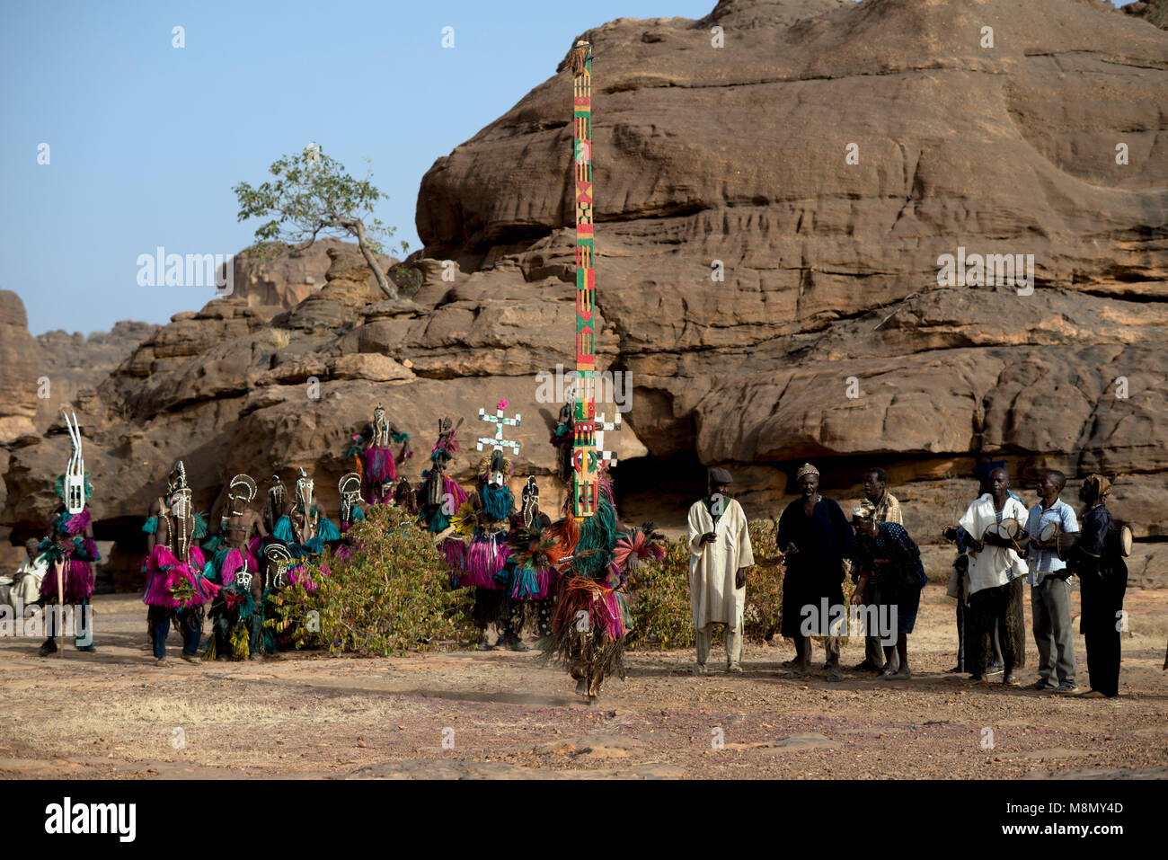 Mali dancers headdress hi-res stock photography and images - Alamy