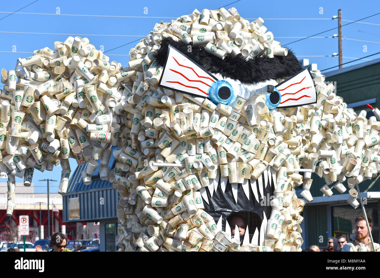 Starbucks parade float hi-res stock photography and images - Alamy