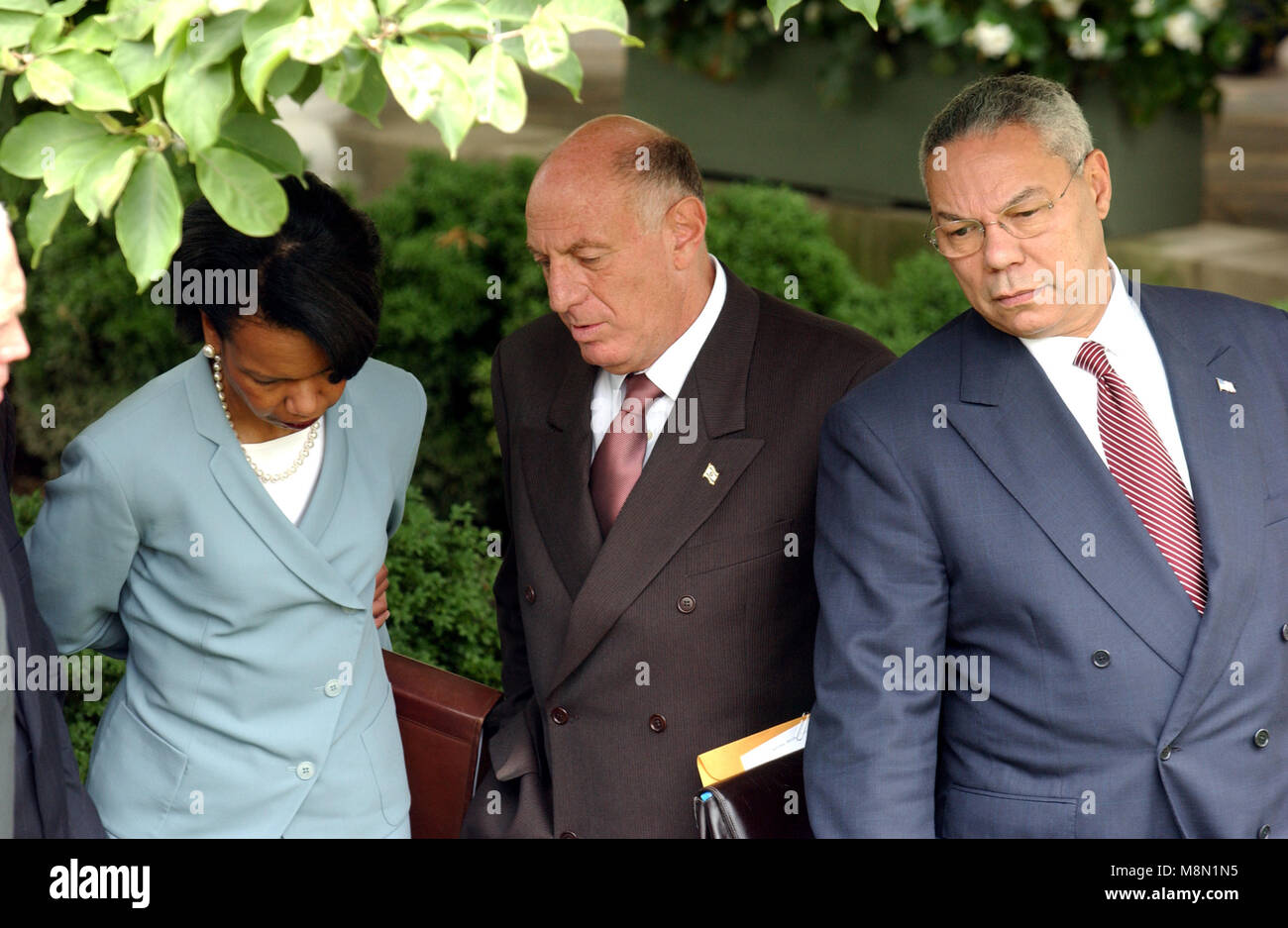 Colin powell and bush hi-res stock photography and images - Alamy