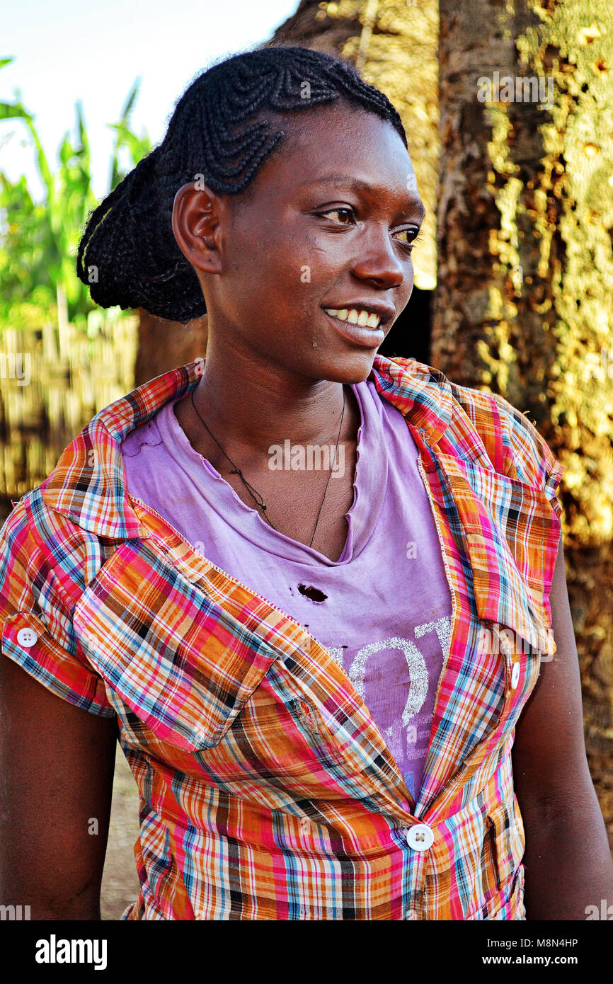 Rural weaving indigenous cloth africa hi-res stock photography and ...