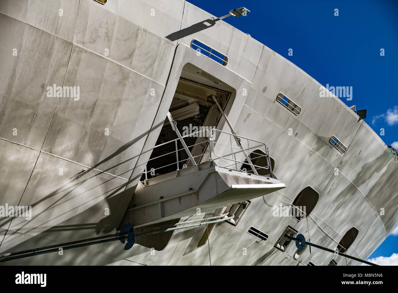 Open hatch vessel hi-res stock photography and images - Alamy