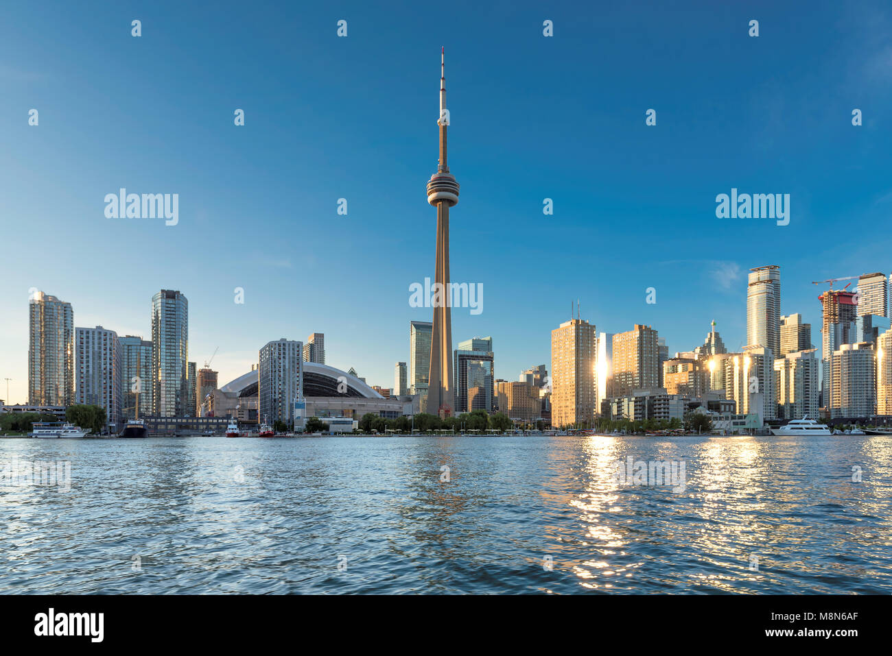 Blue sky view toronto skyline hi-res stock photography and images - Alamy