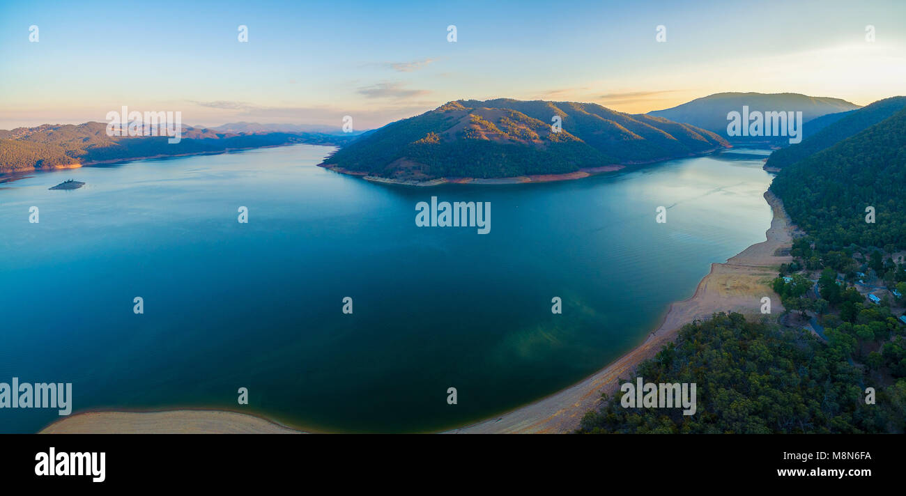 Aerial panoramic landscape of scenic Lake Burrinjuck at sunset. New ...