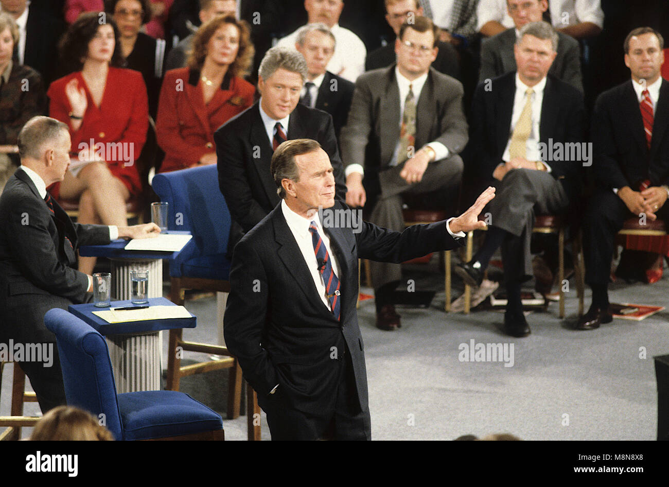 George h w bush october 15 1992 hi-res stock photography and images - Alamy