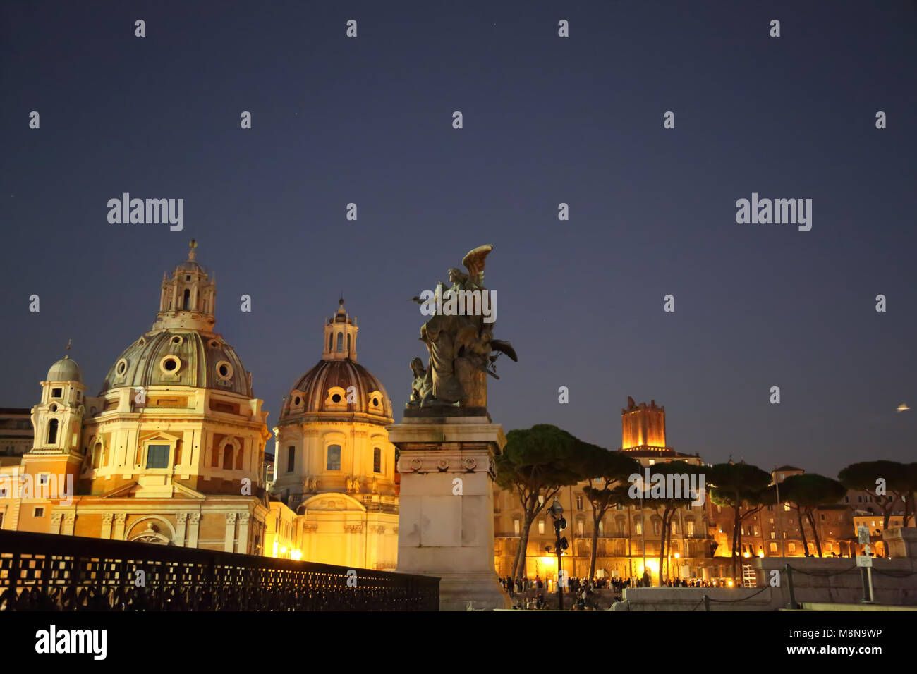 Venice Square (Piazza Venezia) in Rome at night Stock Photo - Alamy