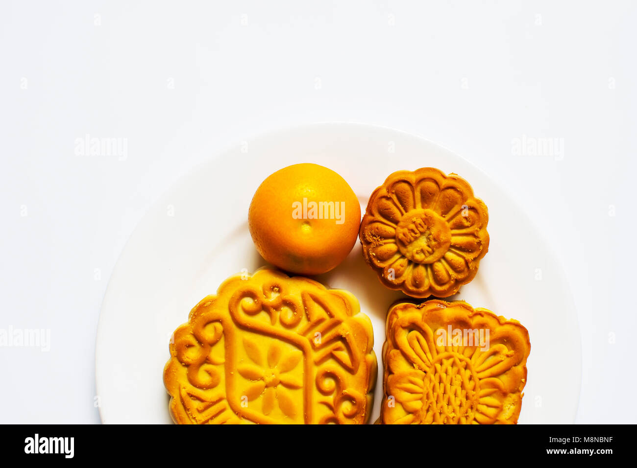 Moon cake, Chinese mid autumn festival dessert Stock Photo - Alamy