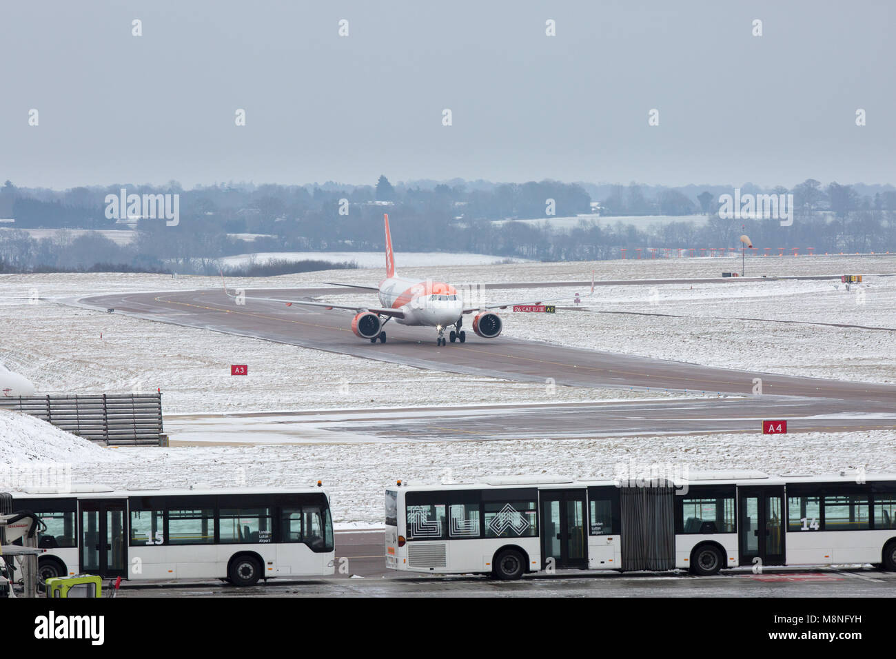 Luton airport snow hi-res stock photography and images - Alamy