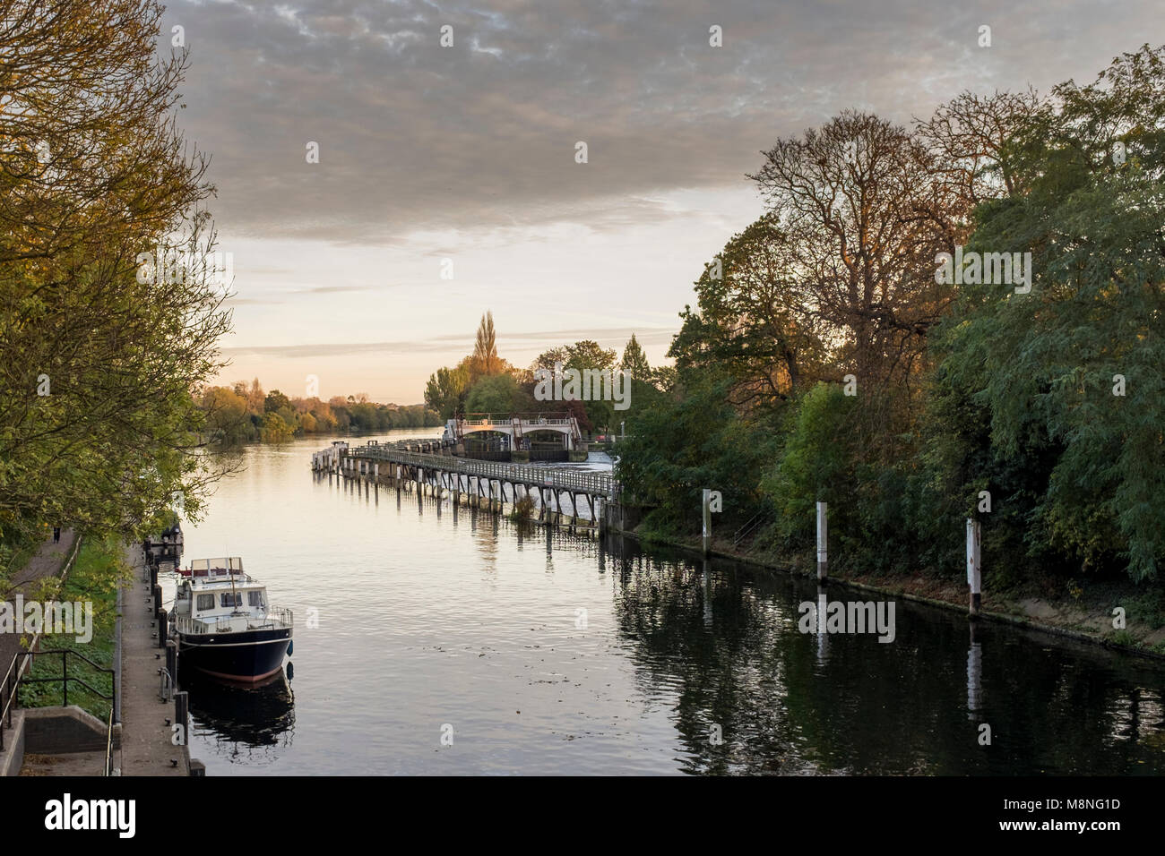 Teddington richmond upon thames london england hi-res stock photography ...