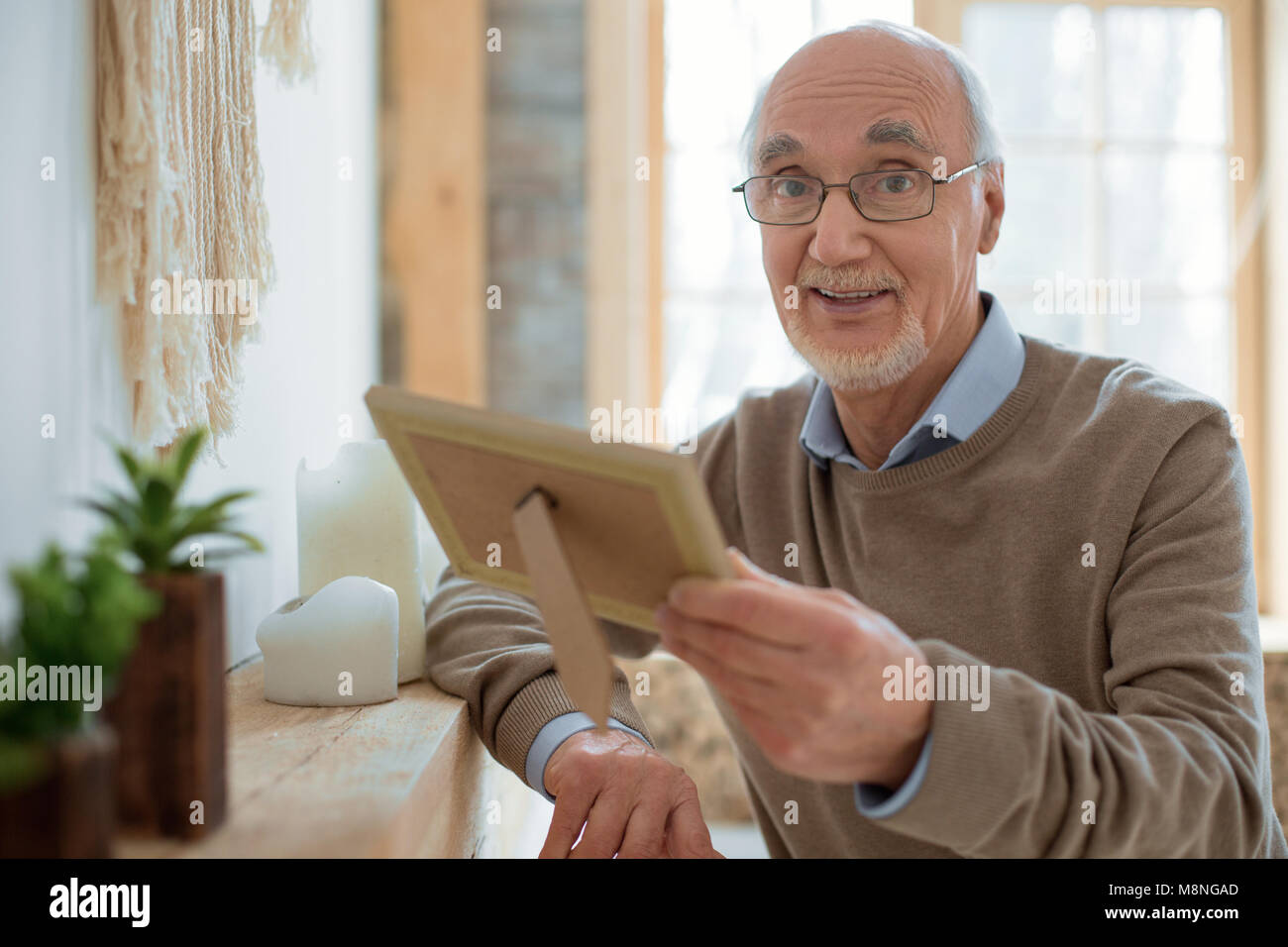 Elder senior hi-res stock photography and images - Alamy