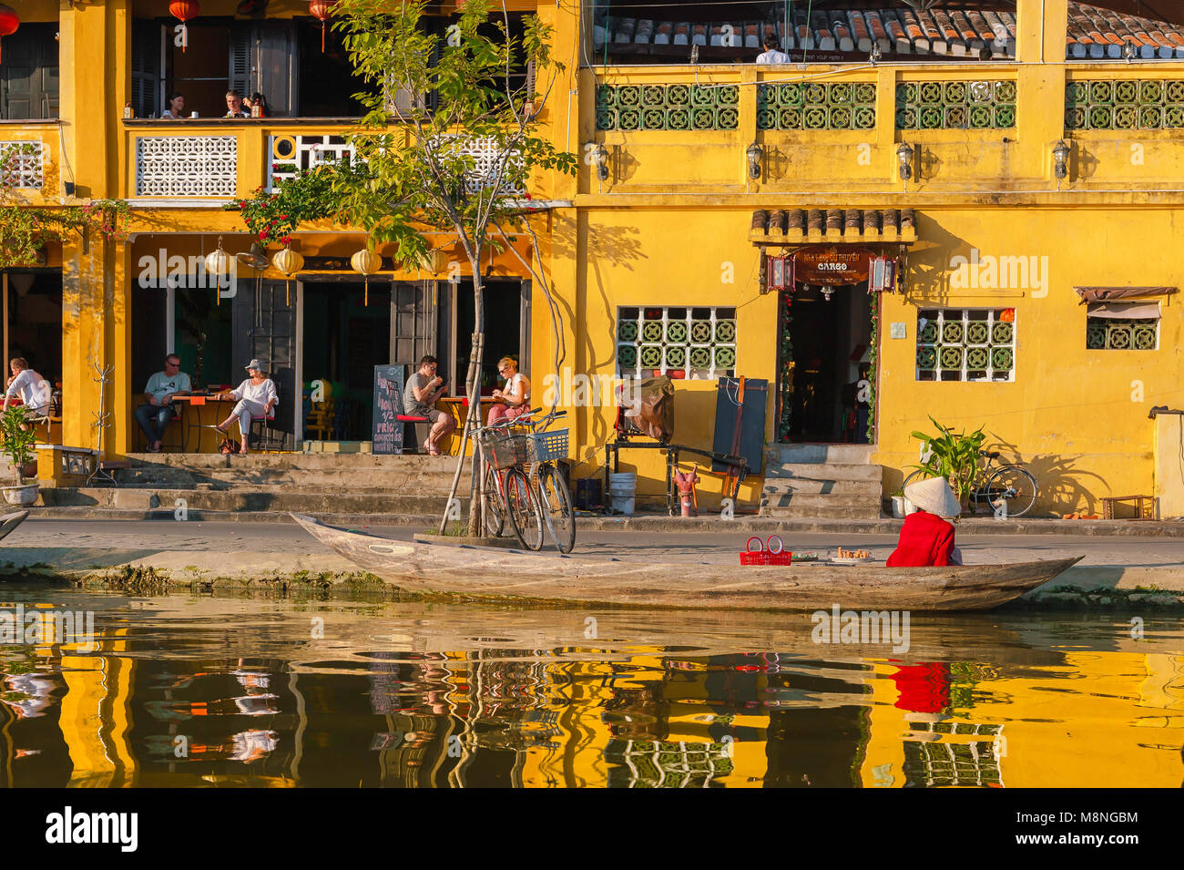 Riverside cafe asia hi-res stock photography and images - Alamy