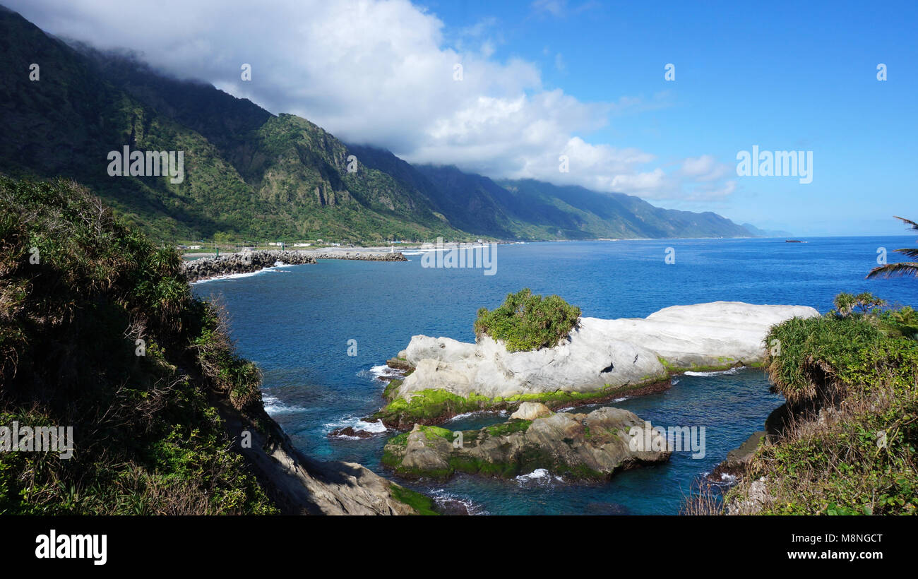 Scenic east coast shore line of Taiwan Stock Photo - Alamy