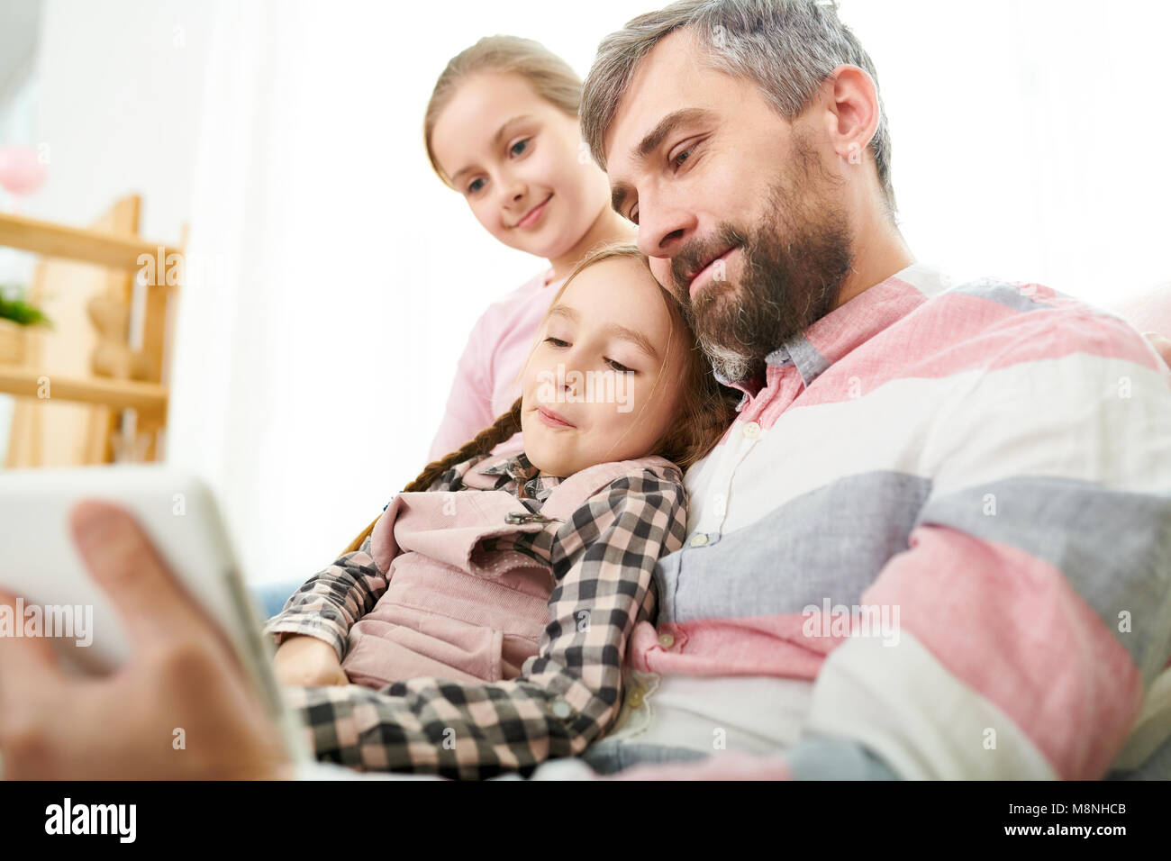 Dad with two daughters hi-res stock photography and images - Alamy