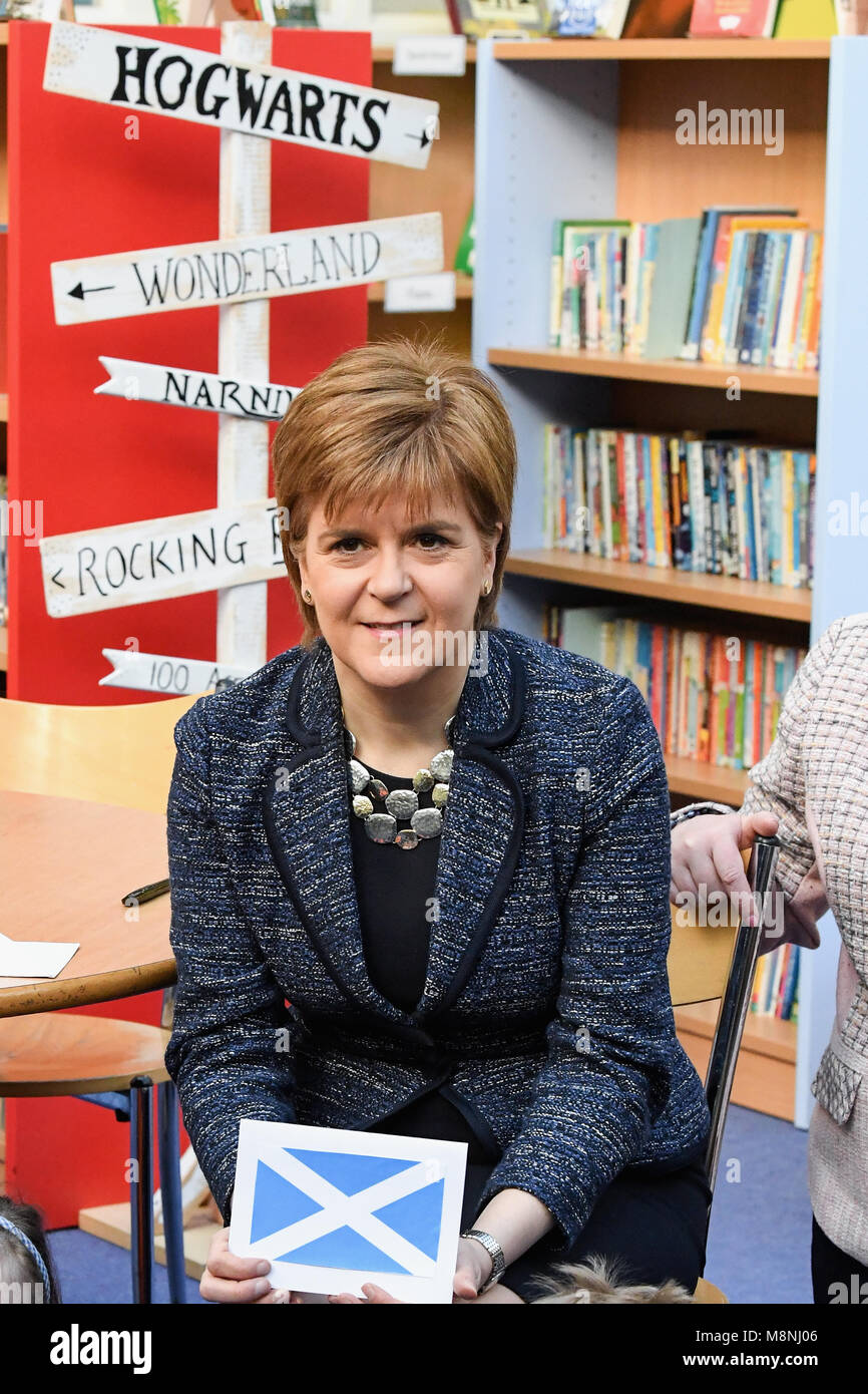 Nicola Sturgeon meets pupils at Riverside Primary School in Stirling ...