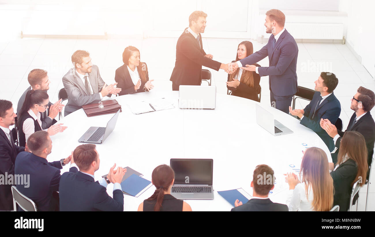 Negotiation concept round table hi-res stock photography and images - Alamy