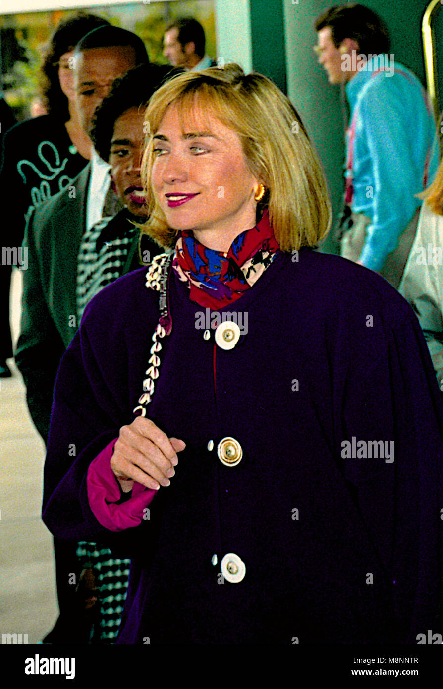 Hillary clinton campaign walking hi-res stock photography and images ...