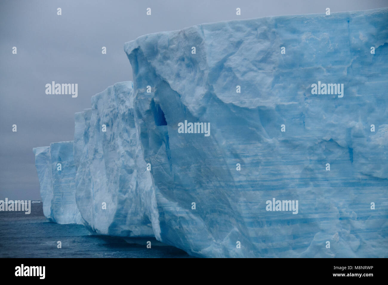 Giant Tabular Iceberg in the Anarctic Weddell Sea Stock Photo - Alamy Giant Tabular Iceberg in the Anarctic Weddell Sea Stock Photo - Alamy