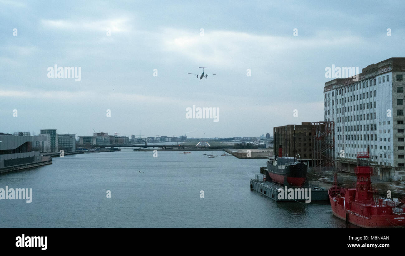 Victoria dock bridge london hi-res stock photography and images - Alamy