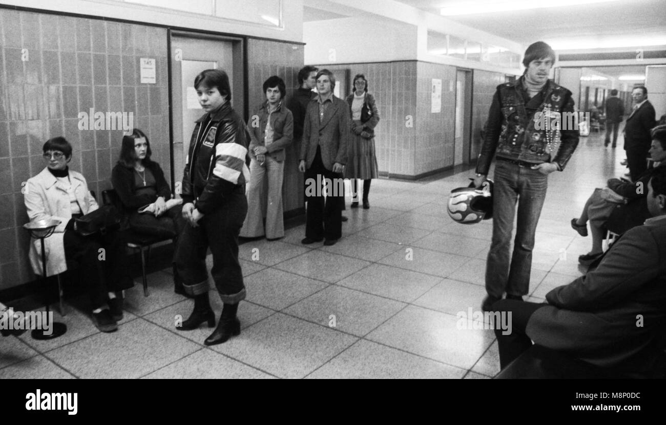 September 1977 hi-res stock photography and images - Alamy