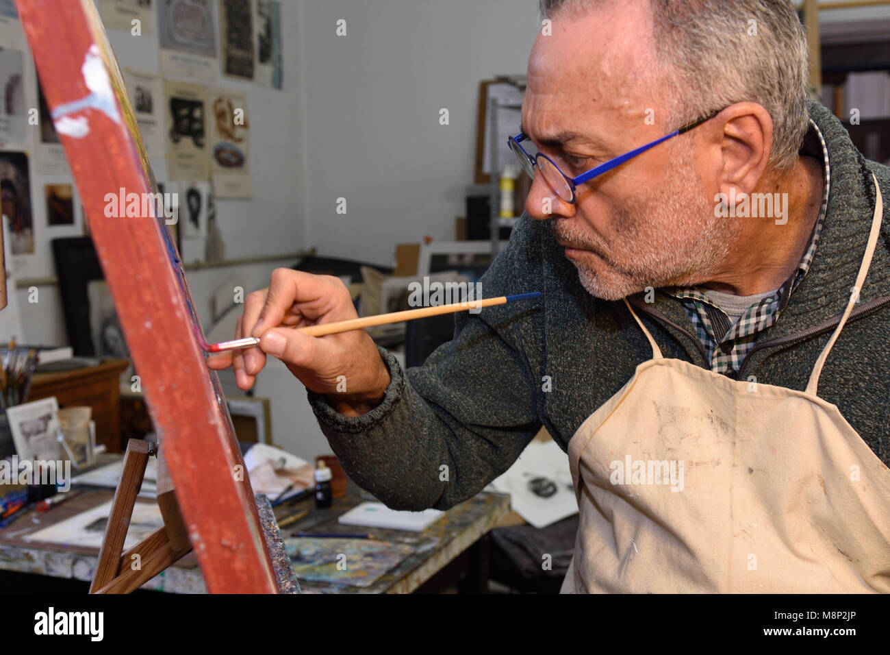 Painter artist painting a picture in the studio Stock Photo - Alamy
