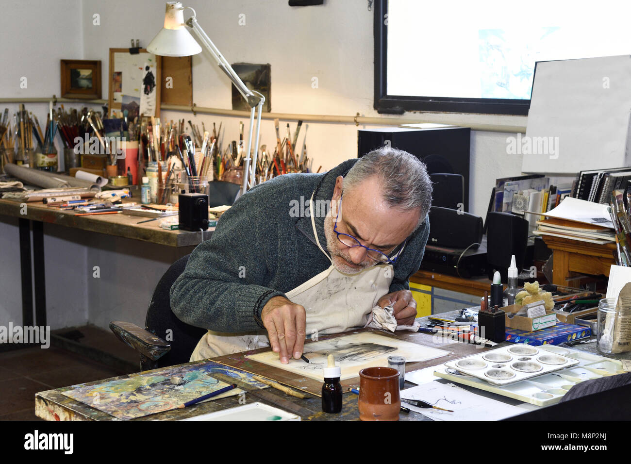 artist drawing with carbon pencil Stock Photo - Alamy